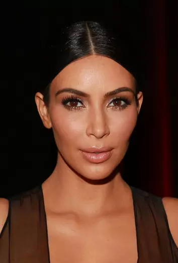 Como facer a maquillaxe de Kim Kardashian