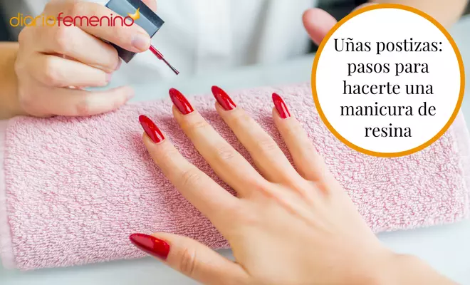 We tell you all the steps to make a resin manicure