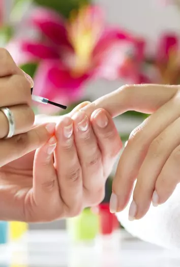 Tipus de base d'ungles per encertar amb la teva manicura