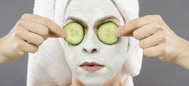 Komkommer gezichtsmasker