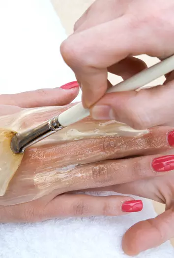 Paraffin manicure: uru maka mbọ anyị na modus operandi 31059_1