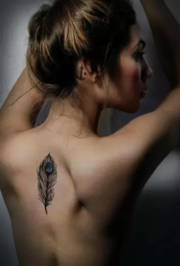 O significado das tatuaxes de plumas