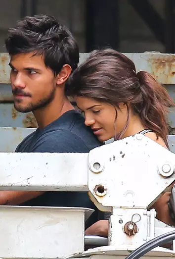 Marie Avgeropoulos ดู