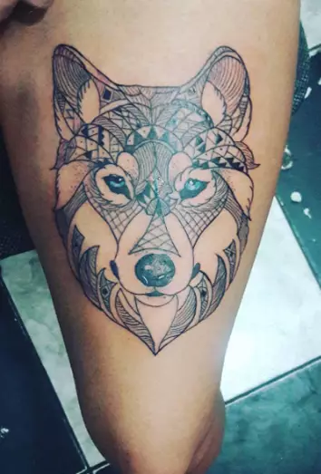 Wolf tattoos: zvazvinoreva uye dudziro