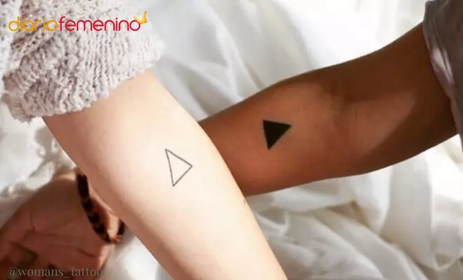 Kun kiu vi ricevus ĉi tiun triangulan tatuon?