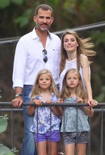 Le prince et la princesse des Asturies avec leurs filles
