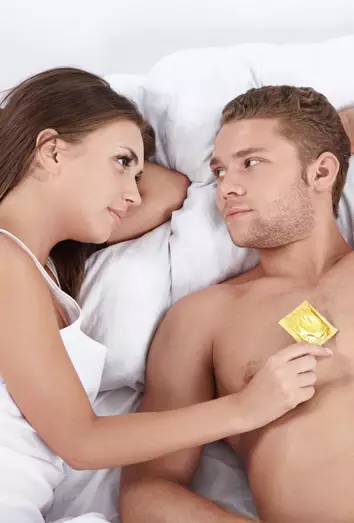 Skopri l-benefiċċji tal-kondoms fuq il-flora vaġinali 32306_1