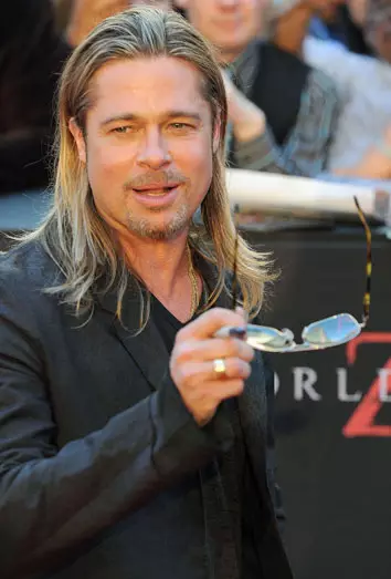 Nový Brad Pitt: fešák zvonku, obdivovaný Angelinou Jolie zvnútra