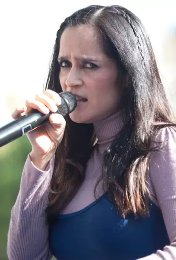 Julieta Venegas, ktorú na jej koncerte v Argentíne napadla bývalá svokra