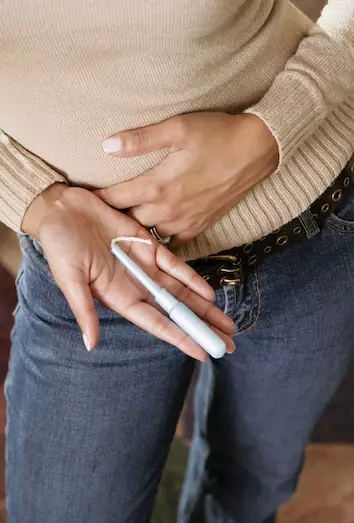 Toxic Shock Syndrome alatan pamakéan tampons: gejala jeung pencegahan