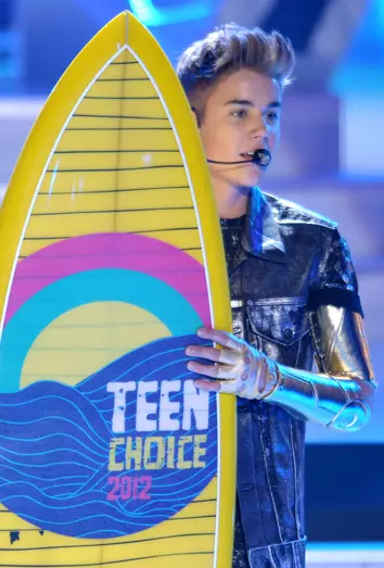 Justin Bieber, vinner av en Teen Choice Award i 2012