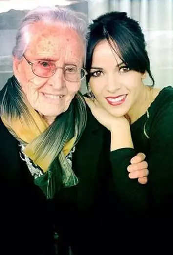 Raquel del Rosario och hennes mormor