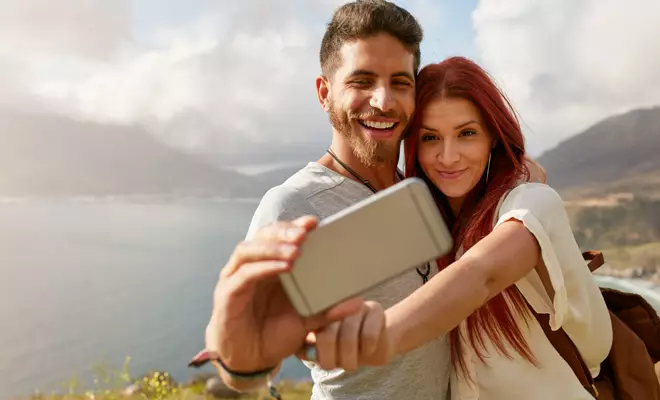 The happiest couples are the ones that appear the least on social media