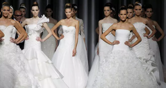 Uwe agbamakwụkwọ Pronovias: prêt onye nche maka ndị na-alụ ọhụrụ