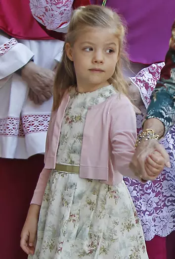 Infanta Sofía anatumia siku yake ya kuzaliwa peke yake. Letizia wakati wa kutawazwa kwa Máxima Zorreguieta