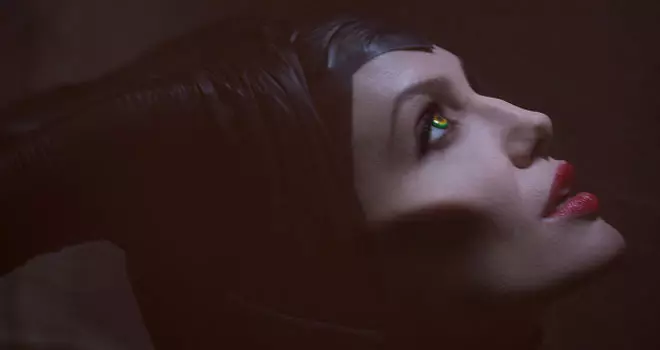 Angelina Jolie spiller Maleficent