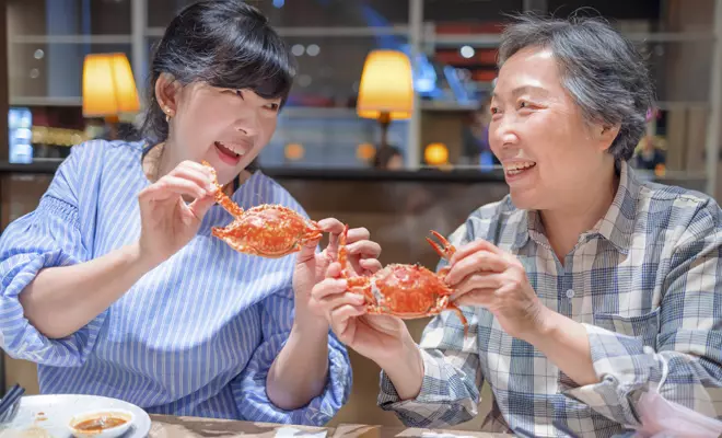 Vad betyder det att drömma att du äter krabbor