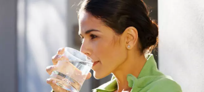 Tehnika čaše vode protiv stresa