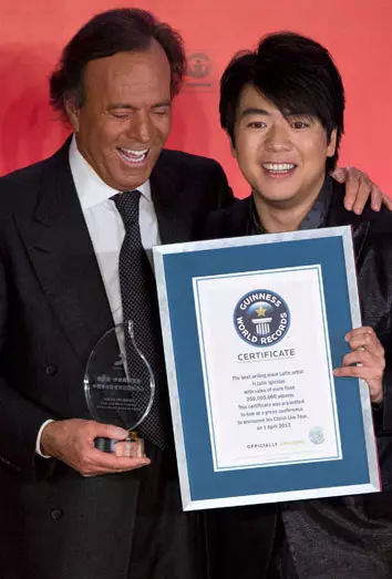 Julio Iglesias Guinness Record.