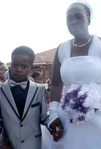 Polèmica a Sud-àfrica pel casament d'un nen de 8 anys amb una dona de 61 anys