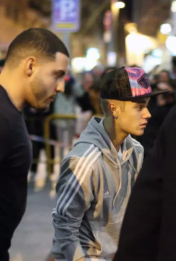 Første billede af Justin Bieber i Madrid.