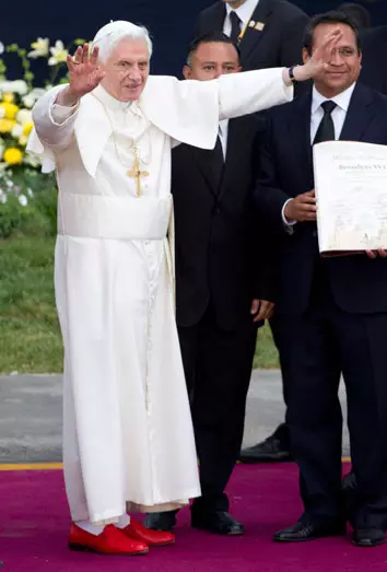 Akpụkpọ ụkwụ Benedict XVI, nganga nke Mexico