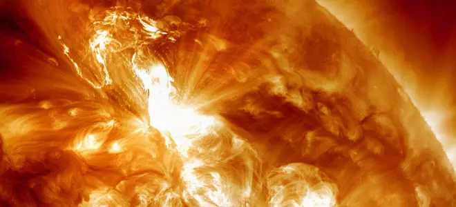 Verden, truet: et soludbrud når Jorden 35665_1