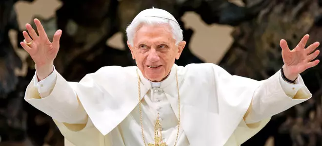 Trydar yn chwilio am y Pab: olynydd Benedict XVI