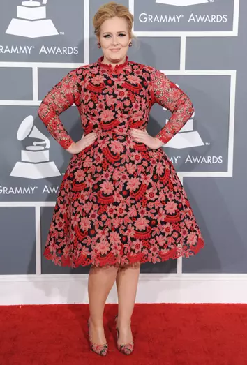 O Adele na sili ona leaga ona laei i le Grammys 2013