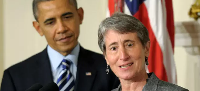 Sally Jewell, la unua edzino de la 