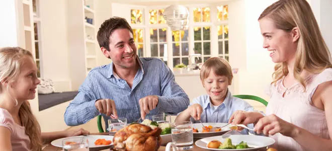 परिवारको रूपमा खाने, स्वस्थ र अधिक सन्तुलित