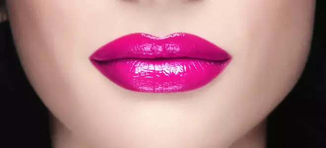 Bibir penuh warna: warna yang dipakai
