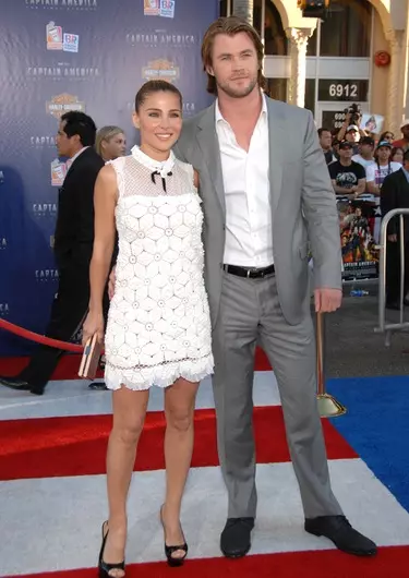 Elsa Pataky menunjukkan potongan rambut Chris Hemsworth dan Vannesa Hudgens di tayangan perdana 'Captain America'