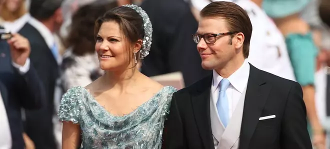 Kjolerne af gæsterne ved det kongelige bryllup i Monaco, detaljeret analyse 38712_1