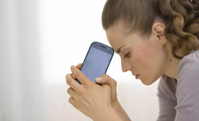 Nomofobija: ar bijote nepasiimti su savimi mobiliojo telefono?