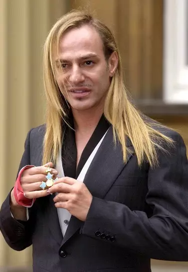 John Galliano avoue ses addictions mais ne se souvient d'aucune insulte raciste