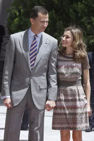 O beijo mais carinhoso dos príncipes Felipe e Letizia às portas do Senado