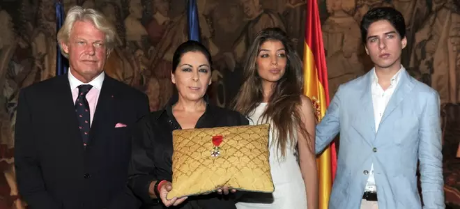 La família d'Enrique Morente recull entre llàgrimes la Legió d'Honor francesa