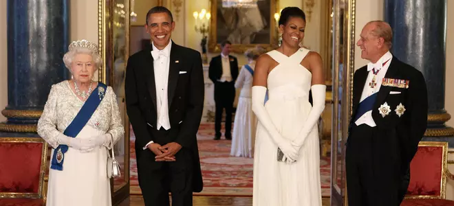 Michelle Obama bländar i Buckingham utan Kate Middletons närvaro