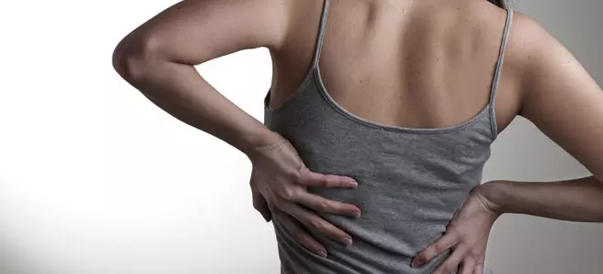 Nugaros skausmas dešinėje: priežastys ir kaip to išvengti