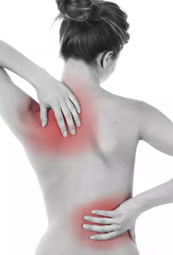 Què causa el mal d'esquena en respirar i com tractar-lo