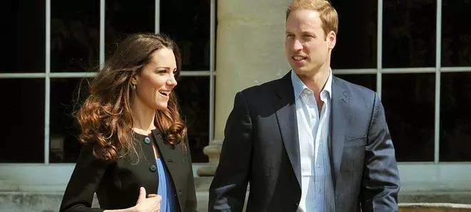 Kate Middleton en prins William vliegen als gelukkige pasgetrouwden naar hun huwelijksreis 39732_1