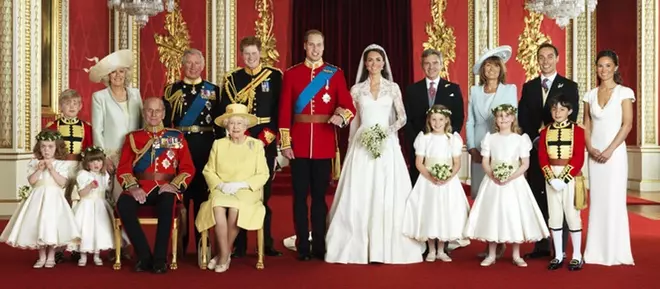 Imazhet e reja të dasmës mbretërore: Portrete zyrtare të Kate Middleton dhe Princit William 39733_2