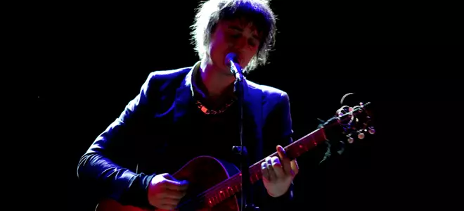 Pete Doherty bryter anti-tobakksloven på sin konsert i Madrid