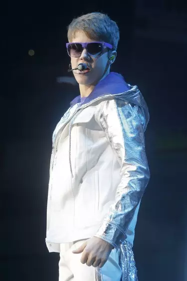 17.000 fans, ynklusyf Belén Esteban, trilje by it konsert fan Justin Bieber