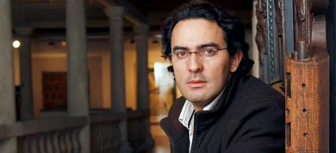 خوان گابریل واسکز کلمبیایی برنده جایزه رمان آلفاگوارا در سال 2011 شد.