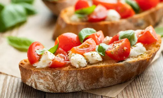 Snack recipes: Tomato and mozzarella toast