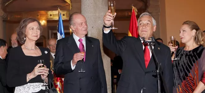 Den mystiska utvecklingen av kung Juan Carlos lila öga