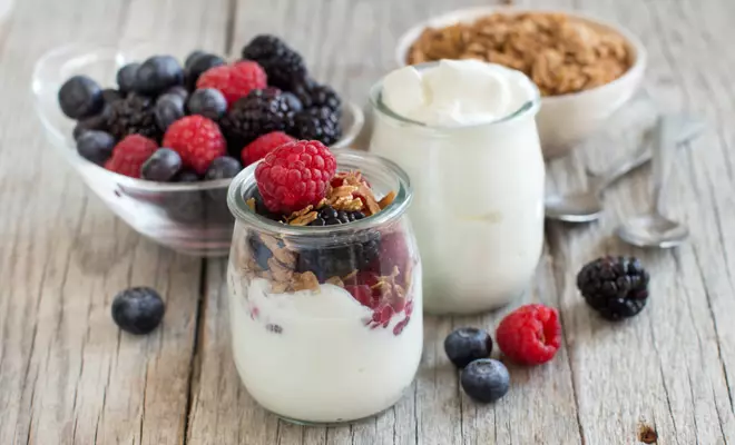 Šķiedru brokastu receptes: jogurts