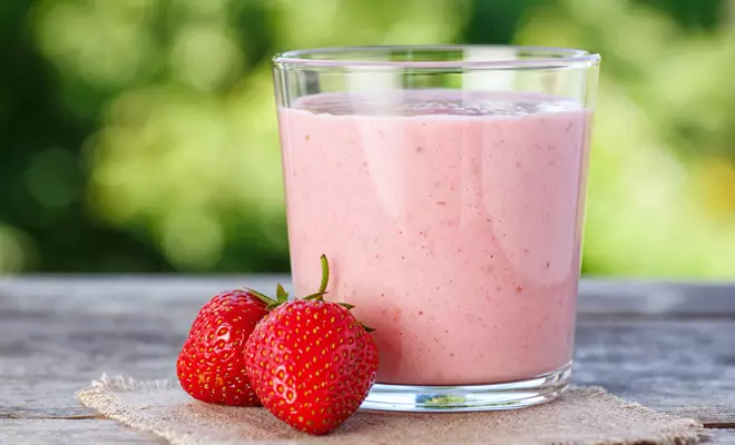 Strawberry Yogurt Smoothie Recipe para sa Pamahaw
